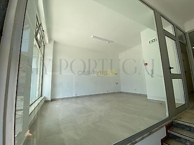 Espaço comercial para arrendar em - Massamá e Monte Abraão, Sintra ...